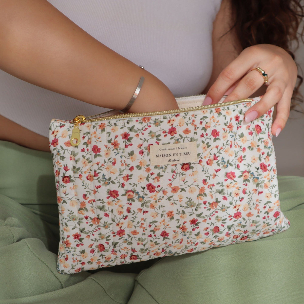 les Trousses Plates – Maison en Tissu